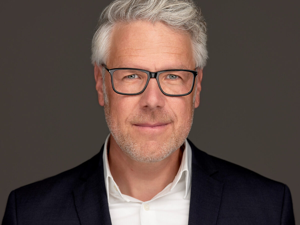 HEADSHOT FACTORY - Corporate Headshots & Business Portraits